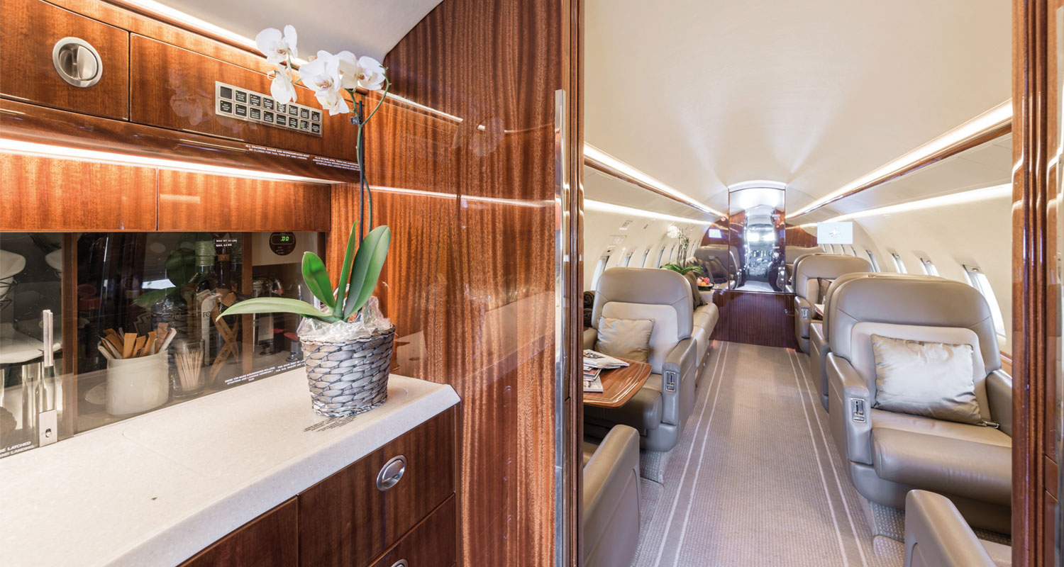 Bombardier Challenger 604 - MHS Aviation